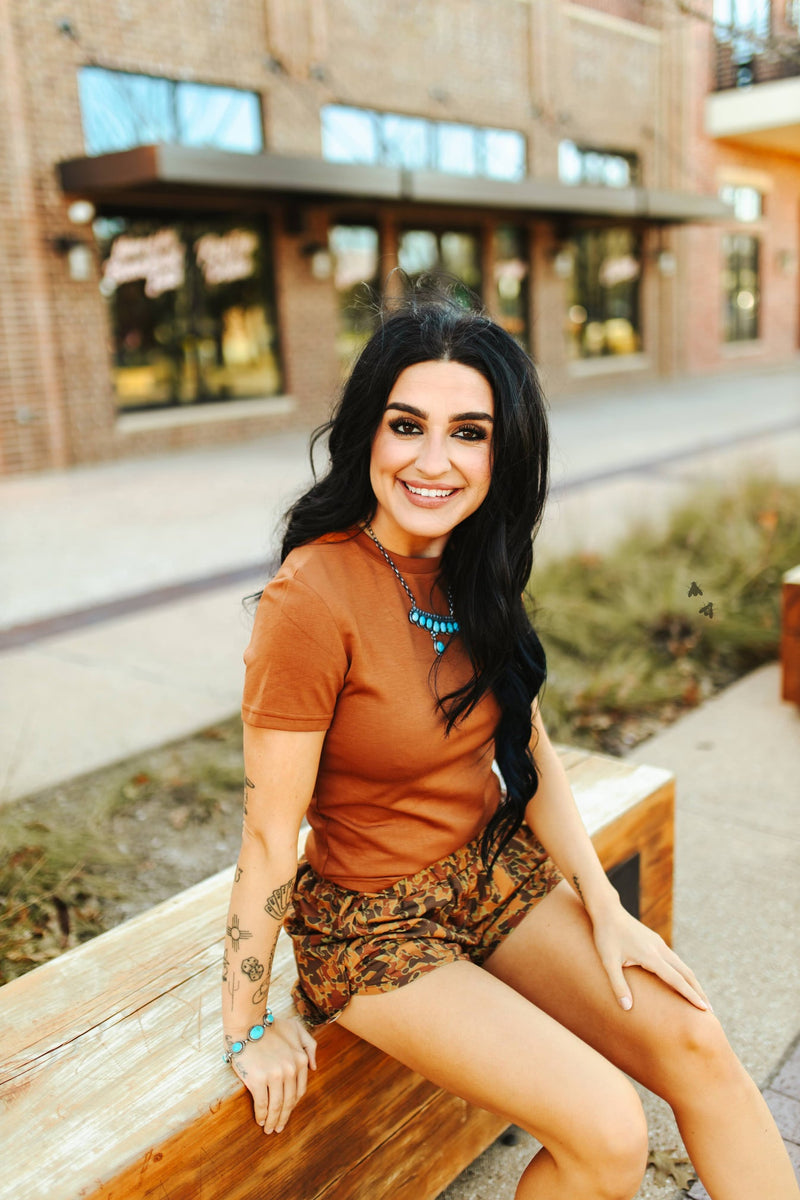 CLOUD BASIC SNUG TEE - SADDLE – The Chandelier Rose Boutique